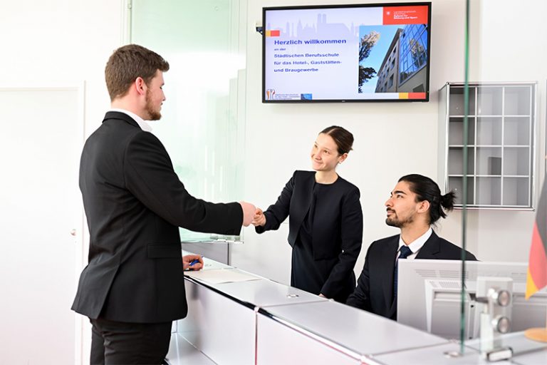 Hotelfachmann / Hotelfachfrau – Städtische Berufsschule für das Hotel ...